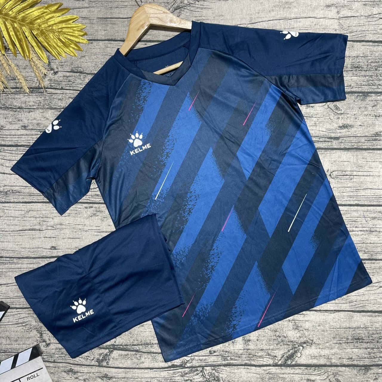 Bộ quần áo bóng đá Kelme nội địa 8151zb1005 hoạ tiết kẻ chéo nhiều màu - Vin Sport